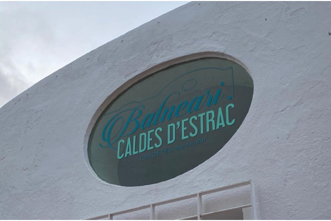 Masaje y piscina termal en Balneario de Caldetes, Caldes d'Estrac