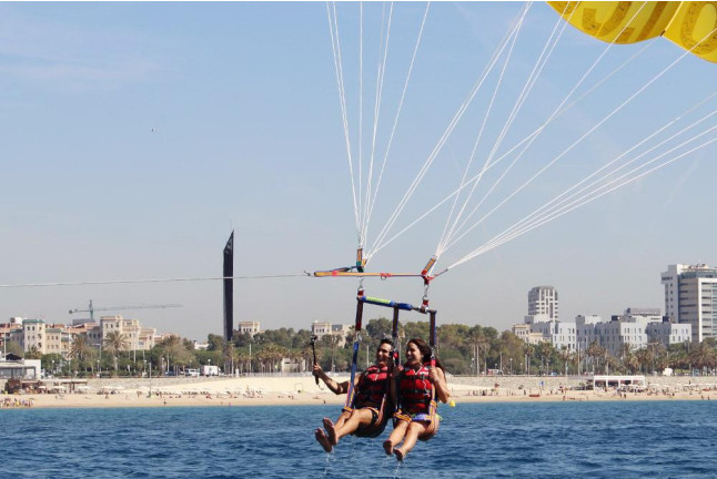 Vuelo en parasailing ¡Atrévete a vivir una aventura! | Aladinia