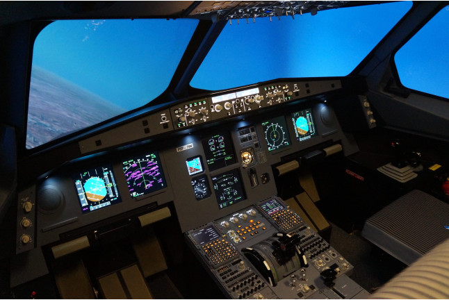 Simulateur avion de ligne A330 et de chasse à Paris ! | Aladinia
